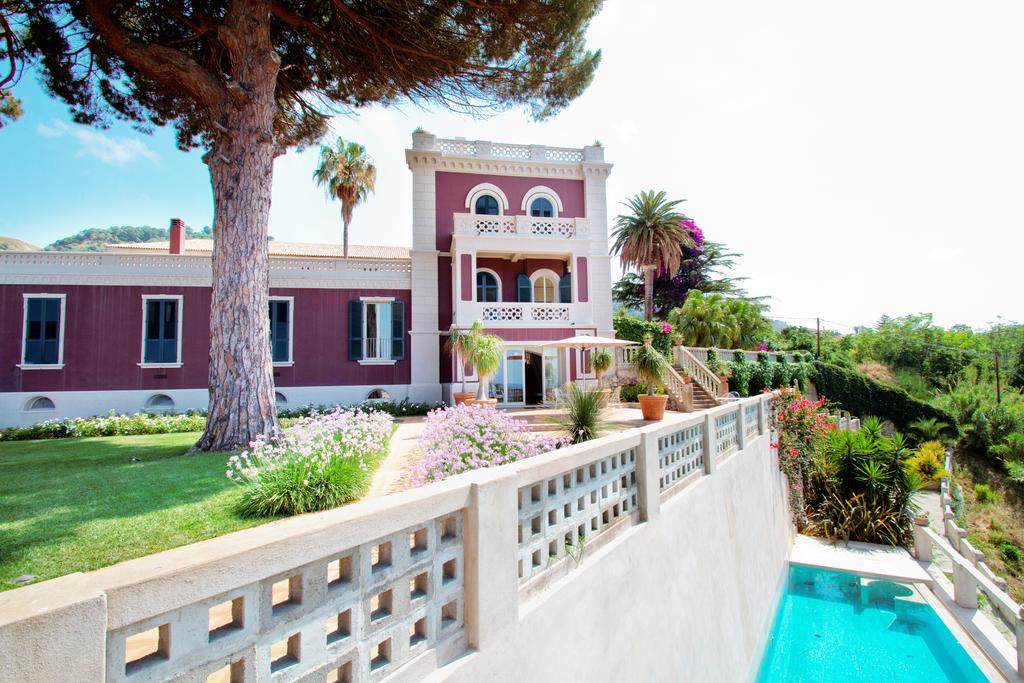 Villa Paola, a serene retreat overlooking the Calabrian coastline ...